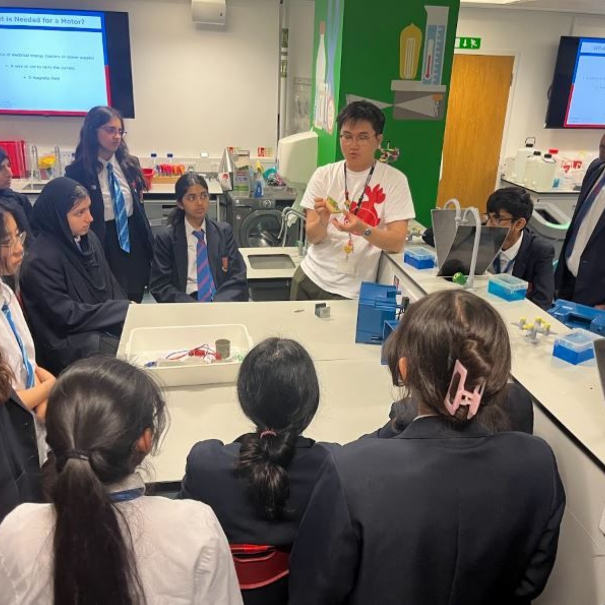 Preston Manor - Year 10 Science students visit The Royal Institution